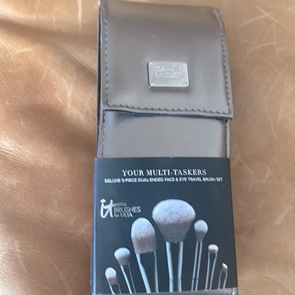 it cosmetics | Makeup | It Brush Set 6 Brush Set New | Poshmark